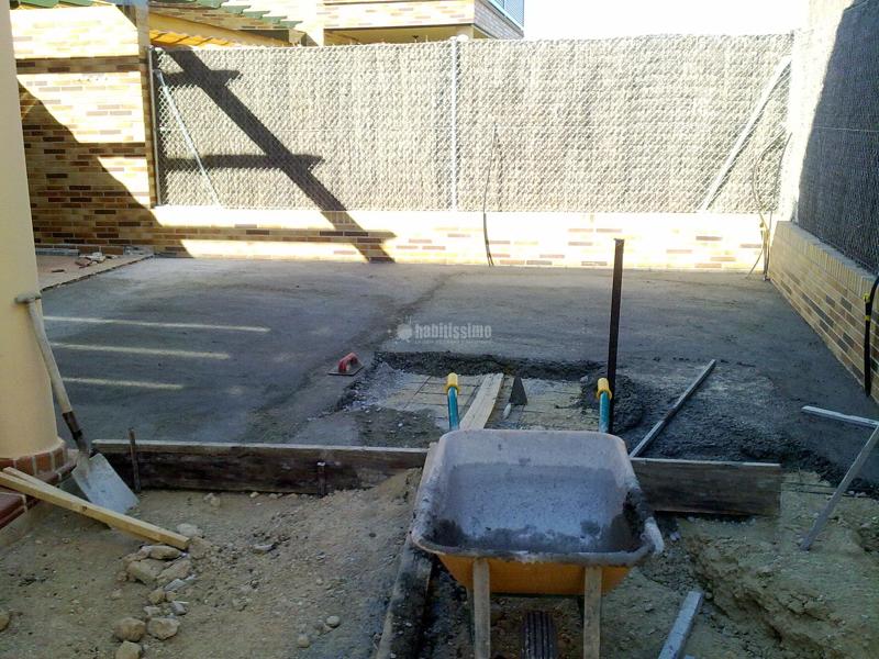 Foto: Solado Patio Interior y Realización de Jardineras de Soloreforma ...