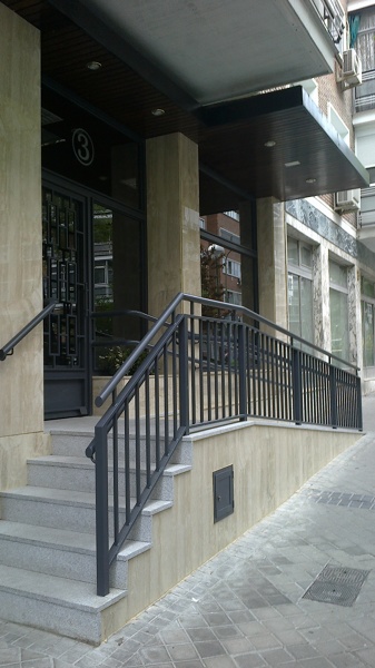 Foto: Acceso Escalera y Rampa Exterior de Gestion Tecnica Y Urbanistica ...