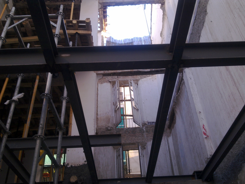 Foto: Arriostramiento de Fachadas Mediante Estructura Metalica de Angel ...