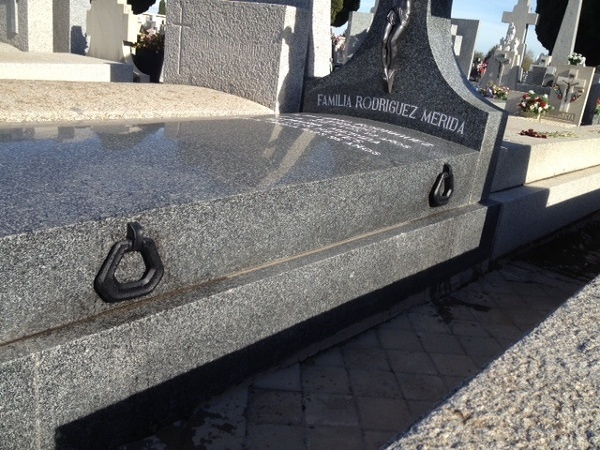 Foto: Asas de Bronce Negro de Memorial Spain S.l. #1023014 - Habitissimo