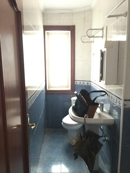 Foto: Baño estado Original, Ahora Parte de la Cocina de Fityourhouse ...