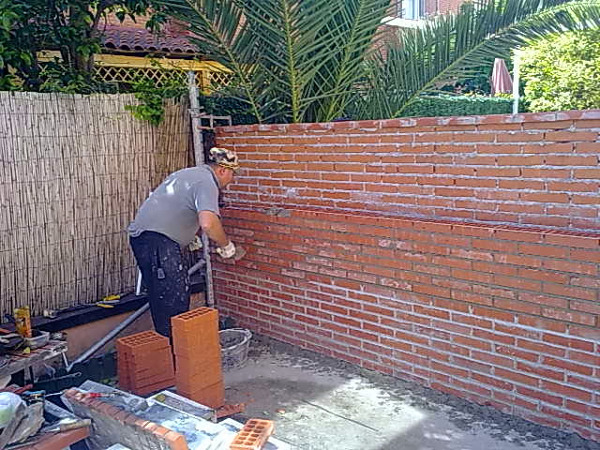 Foto: Colocando Ladrillo Visto de Autonomo Construcion En General ...