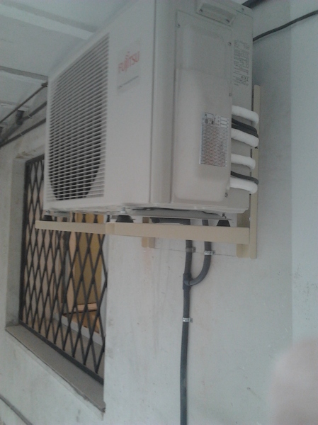 Foto: Condensadora Exterior 2x1 de Insatalaciones y Servicios Hiaz ...