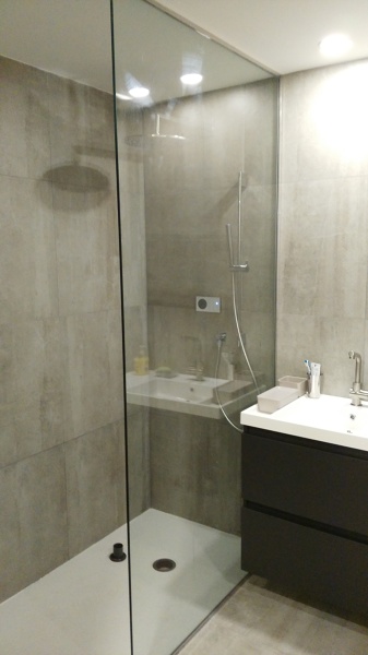 Foto: Ducha Electronica de Servesth Servicios Auxiliares Sl #991972 ...