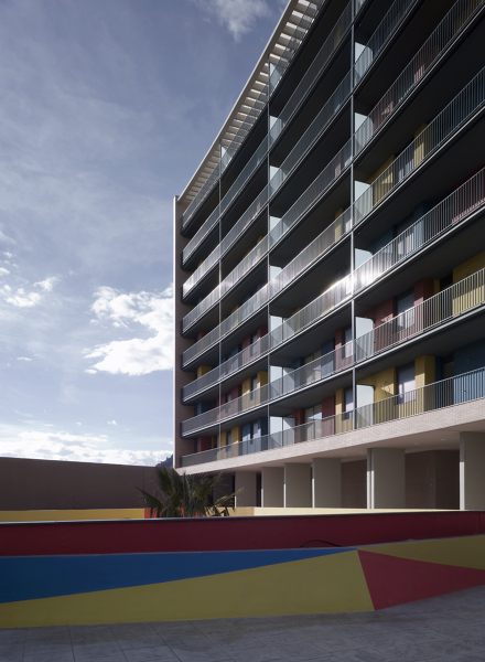 Foto: Edificio de 163 Viviendas Adi Escura Arquitectos. de Adi Escura Arquitectos #829520 ...