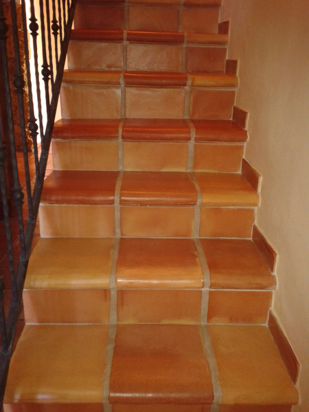 Foto: Escalera de Barro de Suelos Rústicos #2435013 - Habitissimo