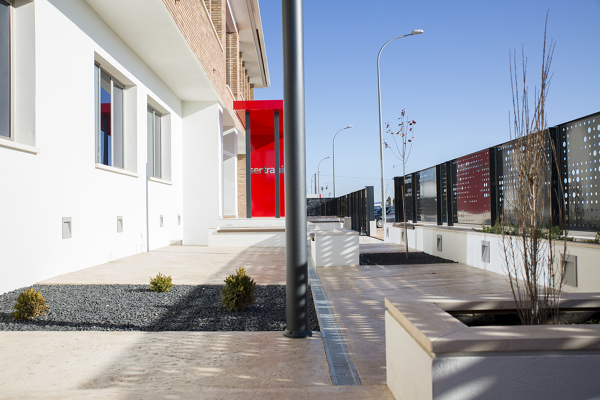Foto: Espacio Exterior. Patio de Descanso de Búhoblanco Arquitectos ...
