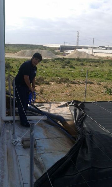 Foto: Instalacion Bomba Sumergible en una Balsa de ...