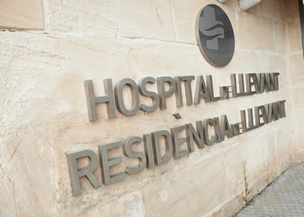 Foto: Letrero Hospital y Residencia de Blau Disseny #1936197 - Habitissimo