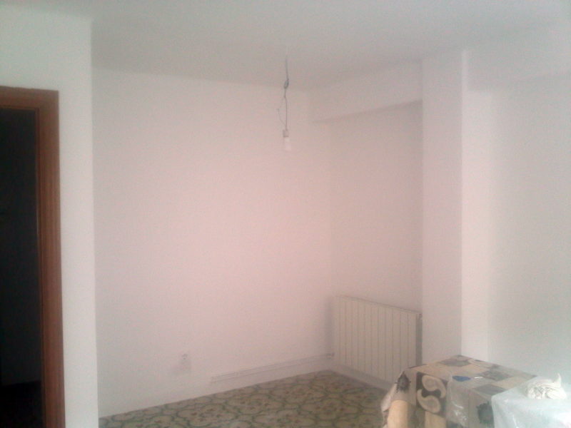 Foto: Paredes y Techo Pintadas en Blanco de R Dereformas #273635 ...