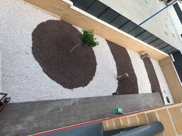 Foto: Piedra Volcánica Roja en Combinación con Piedra Caliza. de ...