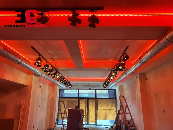 Foto: Pruebas Led Techo en Color Rojo de Eduardo Carvalho #3350129 ...