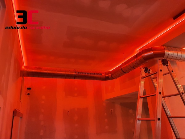 Foto: Pruebas Led Techo en Color Rojo de Eduardo Carvalho #3350130 ...