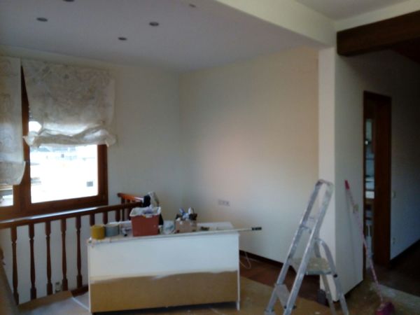 Foto: Salón Techo Blanco/ Pared Bl. Hueso de IMM PINTURES #1789135 ...