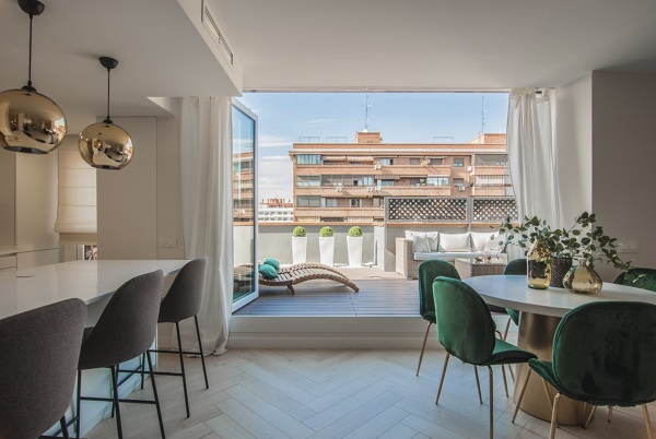 Foto: Salón y Terraza de Simetrika #2435348 - Habitissimo
