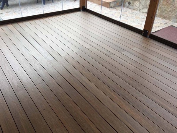 Foto: Tarima de Madera de Toldos Esmasol #2197200 - Habitissimo