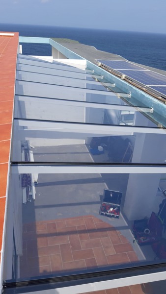 Foto: Techo de Aluminio Color Blanco en Cristal de ALUGRAS #2116960 ...