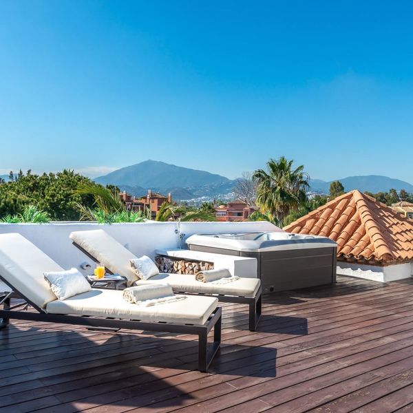 Foto: Terraza con Jacuzzi de Maribel Martínez #2549014 - Habitissimo
