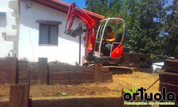 Foto: Trabajando con Retroexcavadora de Ortuola #2326738 - Habitissimo