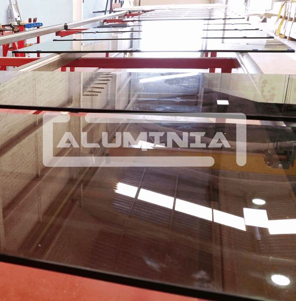 Foto: Vidrio Templado Color Parsol Gris de Aluminia Sistemas Y ...