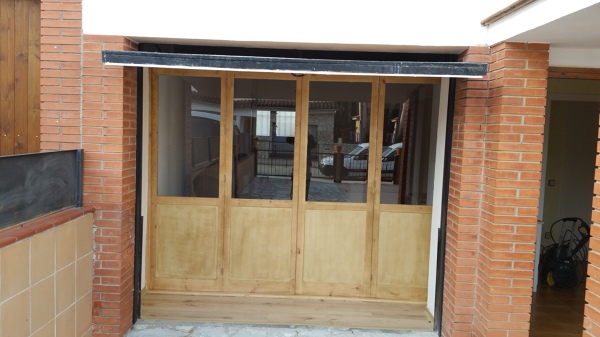 Foto: Vista Exterior Puerta Abatible Acristalada. de Icr Prafor, S.l ...