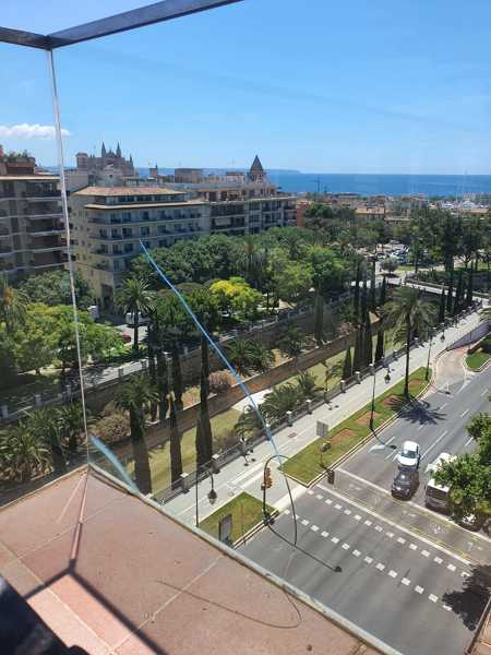 Foto: Vistas Exteriores a Través del Cristal de Servi Rapid Mallorca S ...