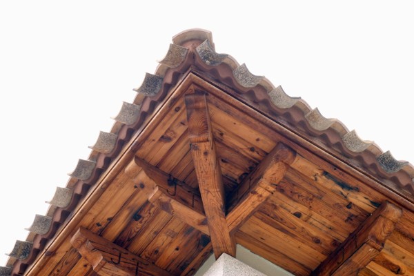 Foto: Voladizo de Madera de Conely #1189483 - Habitissimo